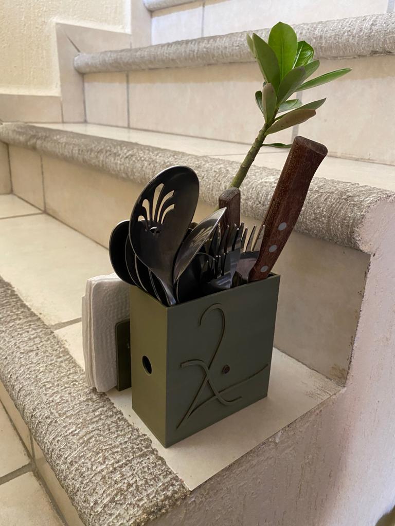 STL file Harmony: Centerpiece for spoons, napkins and a plant 🌿・3D ...