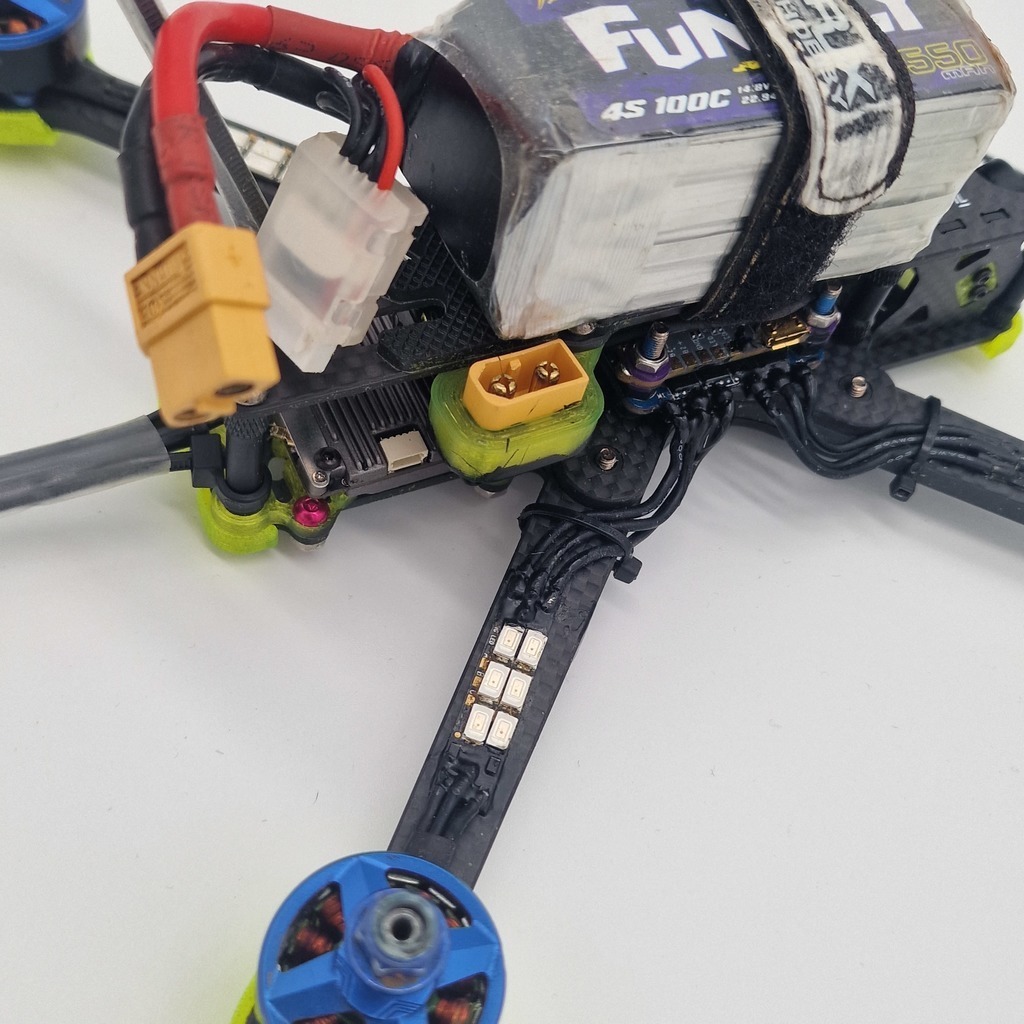 Free 3D file iFlight XL5 V5.1 XT60 Side Mount・3D print design to download・Cults