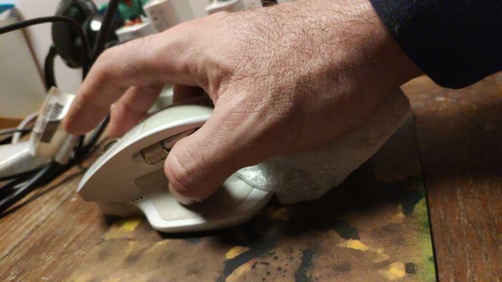 Free 3D file Wrist / palm and pinky finger rest for Logitech MX Master ...