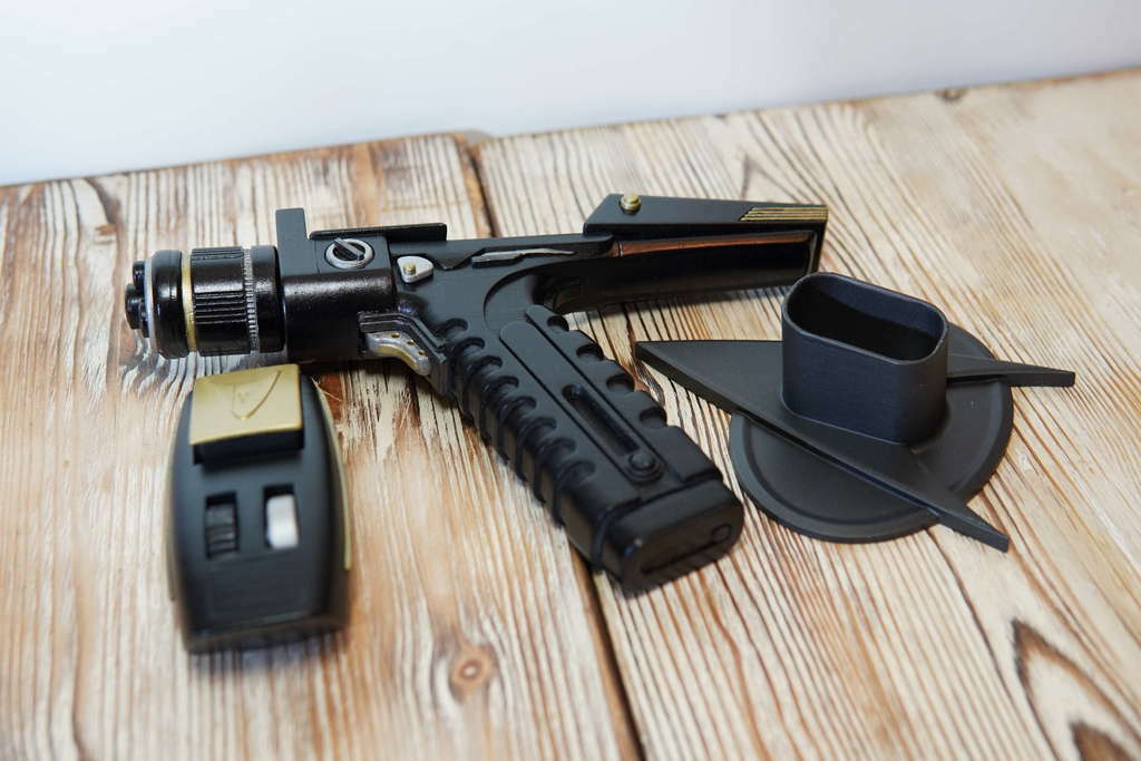 Free 3D file Star Trek Phaser stand ⭐・Design to download and 3D print・Cults