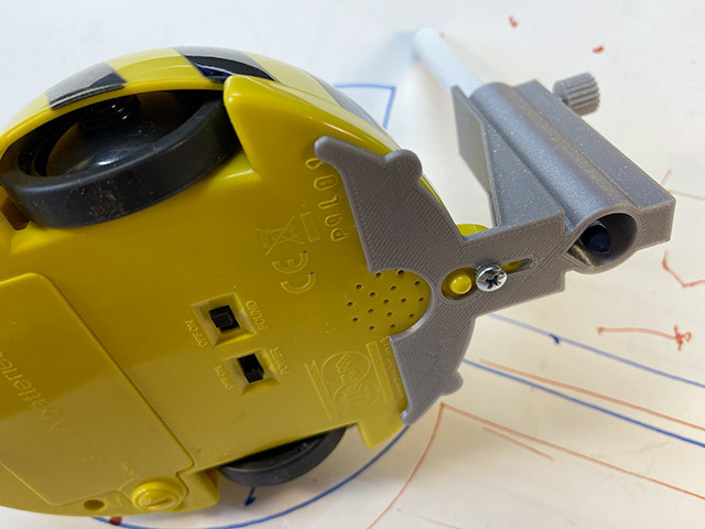 Fichier 3D gratuit Porte-stylo Bee Bot 🐝・Plan à télécharger et à imprimer en 3D・Cults