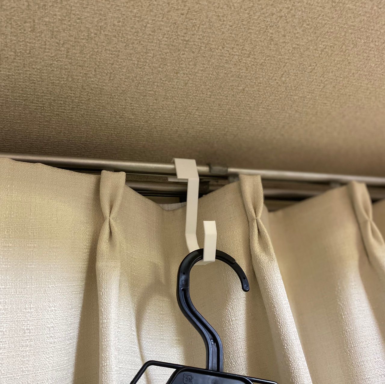 Free STL file Curtain rail hook・3D print object to download・Cults