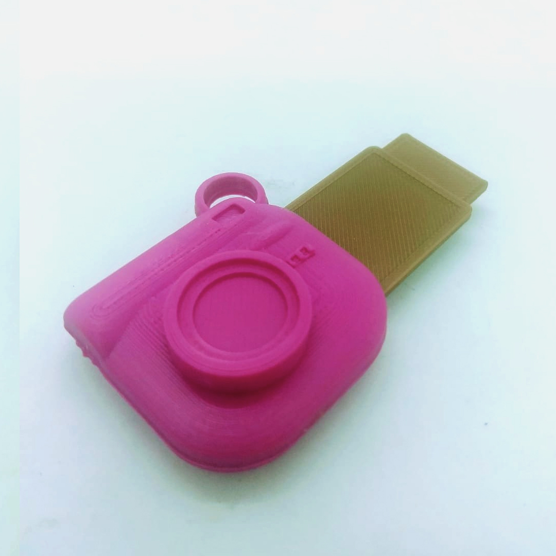 STL file Polaroid camera keychain 📷・3D printer model to download・Cults