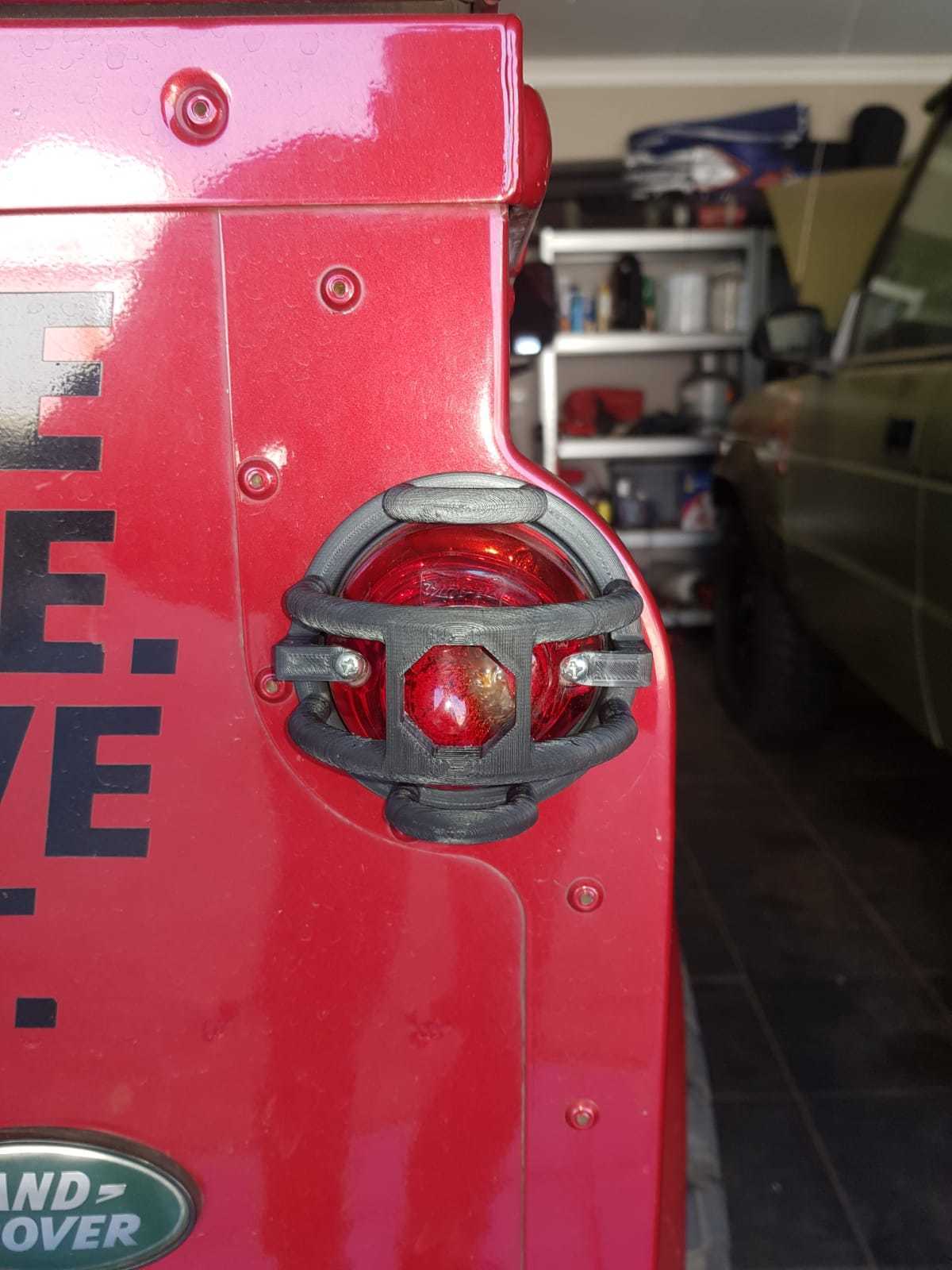 STL file Land Rover Defender: Lamp Guards・3D print model to download・Cults