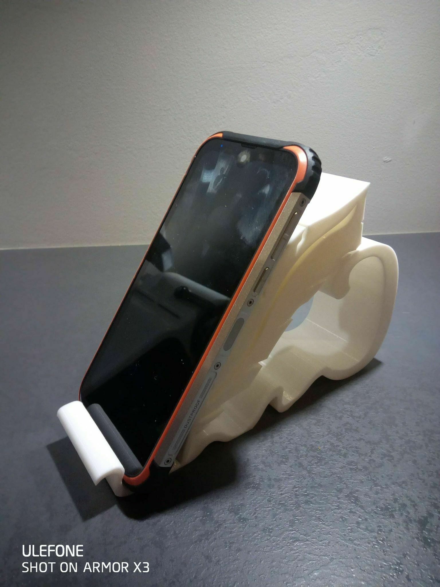 STL file Mobile phone holder - phone holder 📞・3D printer design to ...