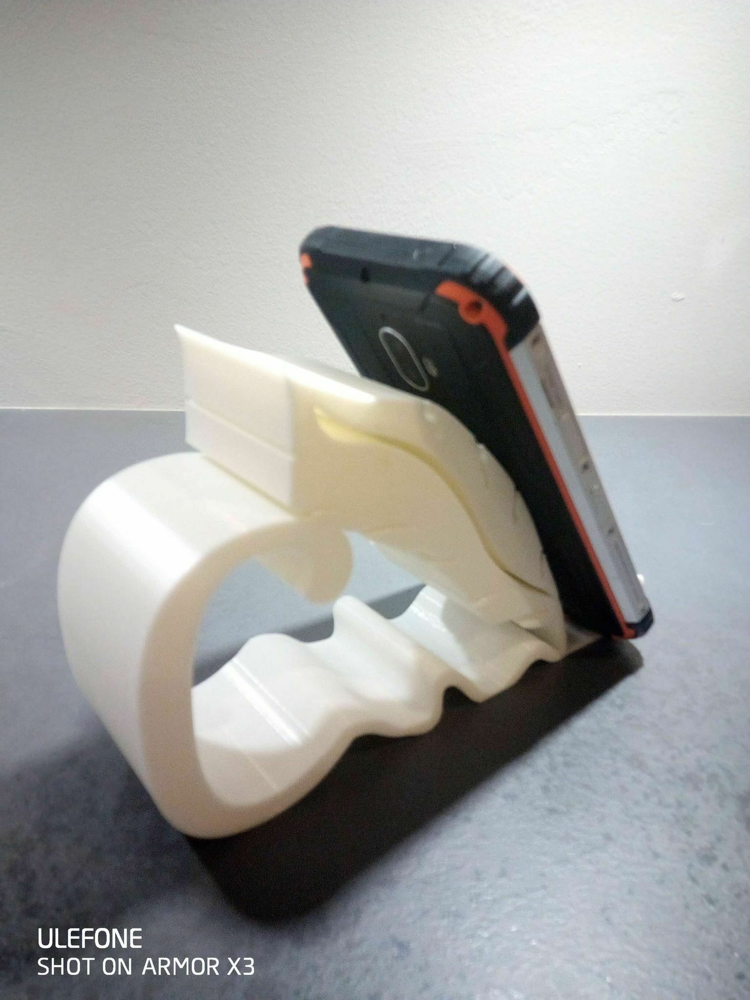 STL file Mobile phone holder - phone holder 📞・3D printer design to ...