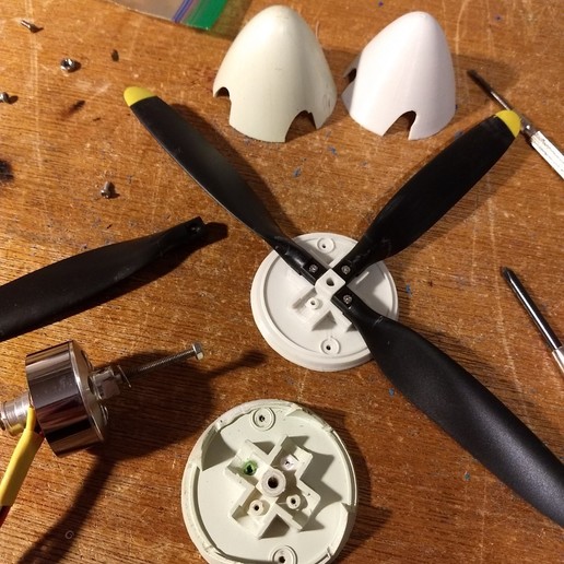 Download STL file 4 bladed Spinner/Hub for R/C 800mm Tempest/750mm ...