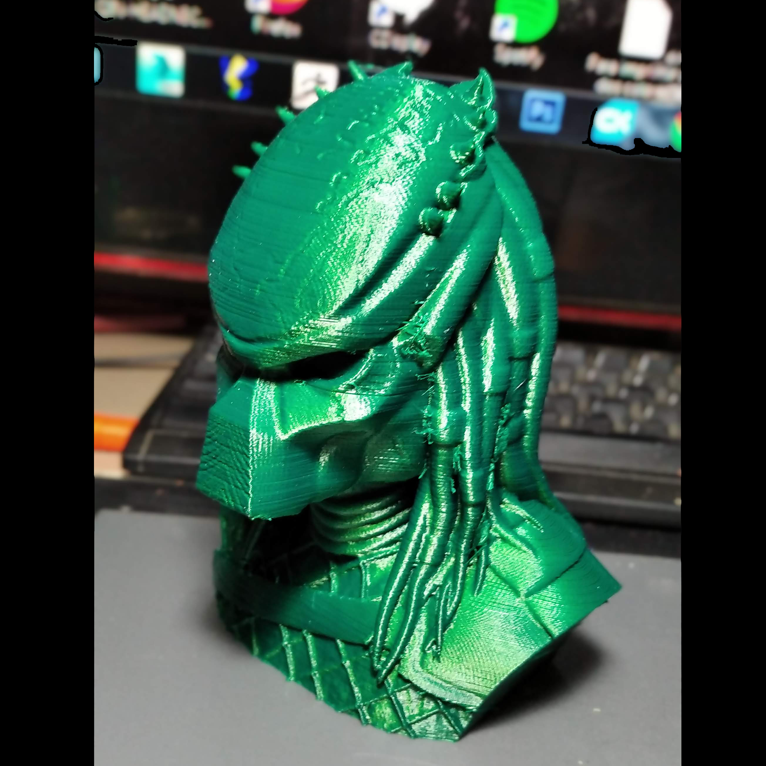 STL file Predator bust with mask・3D print object to download・Cults