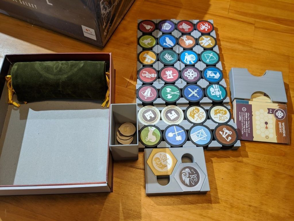 Free STL file War chest with noblity and siege in one box (sort of)・3D ...