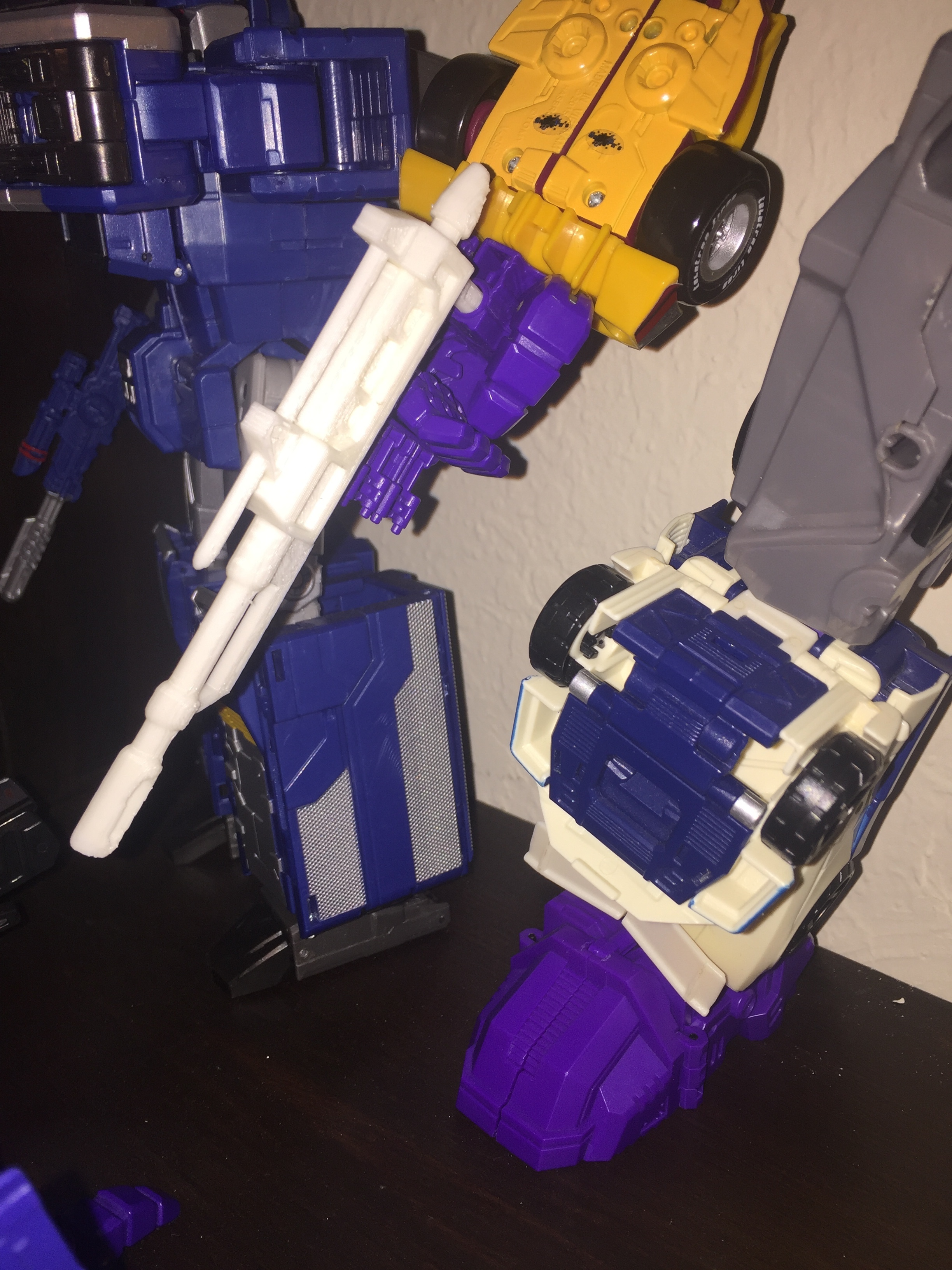 STL file TF Combiner Wars King of the Road's Blaster 🤴・3D printable ...