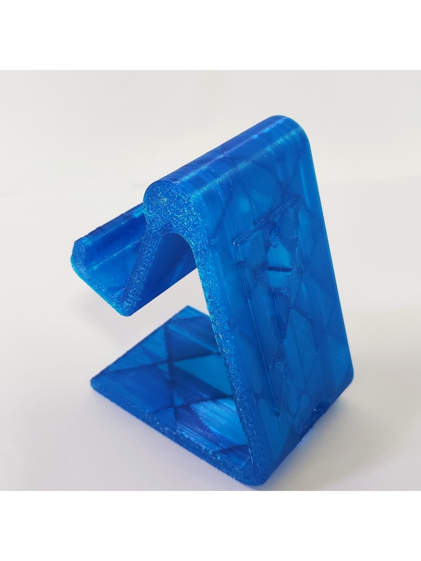 STL file cell phone holder with charger・3D print design to download・Cults