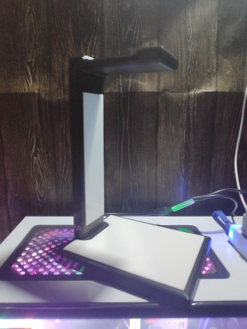 STL file Headset/headphone stand rgb・Template to download and 3D print ...