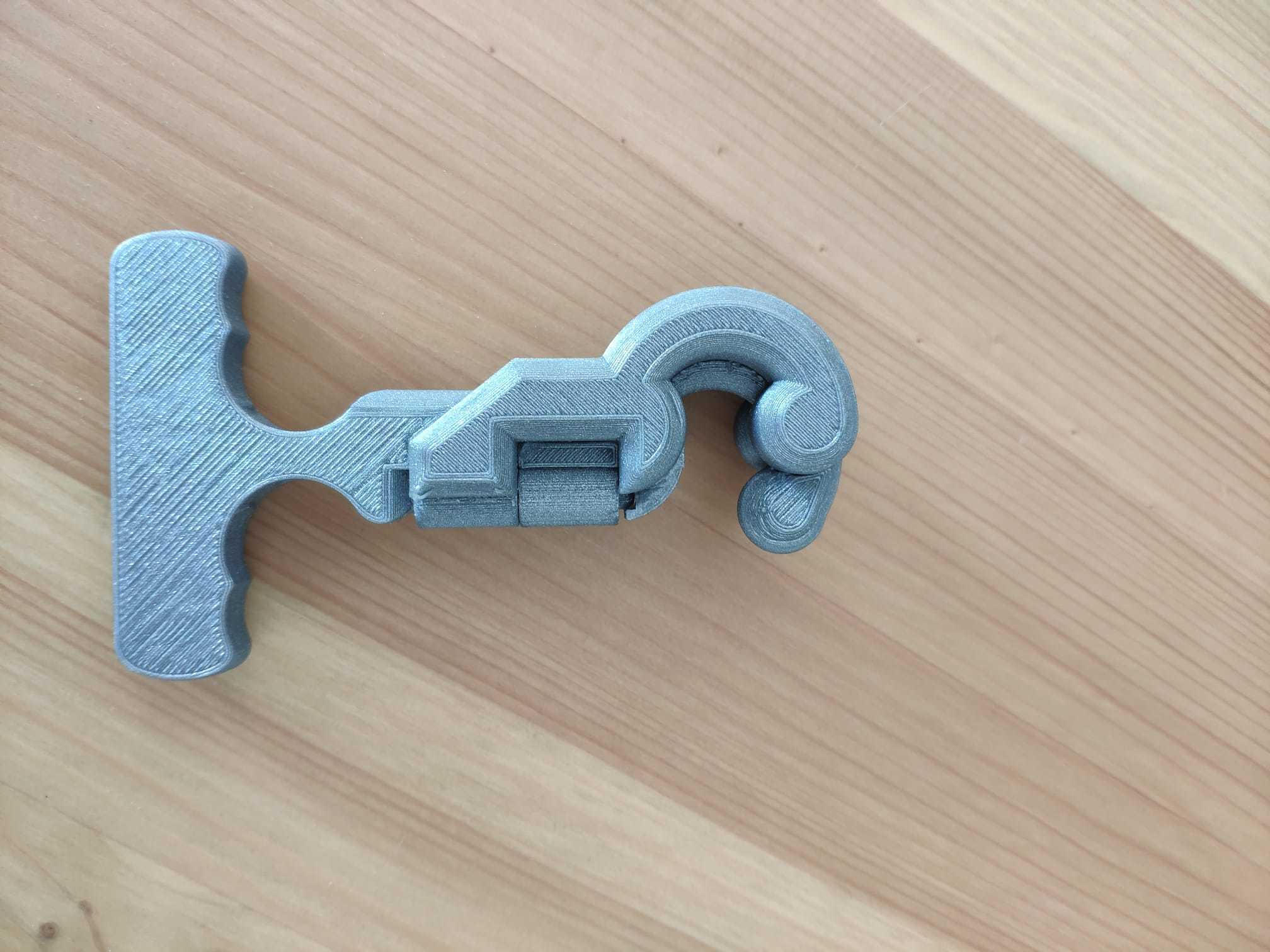 STL file Retrostyle Bag Holder・Design to download and 3D print・Cults