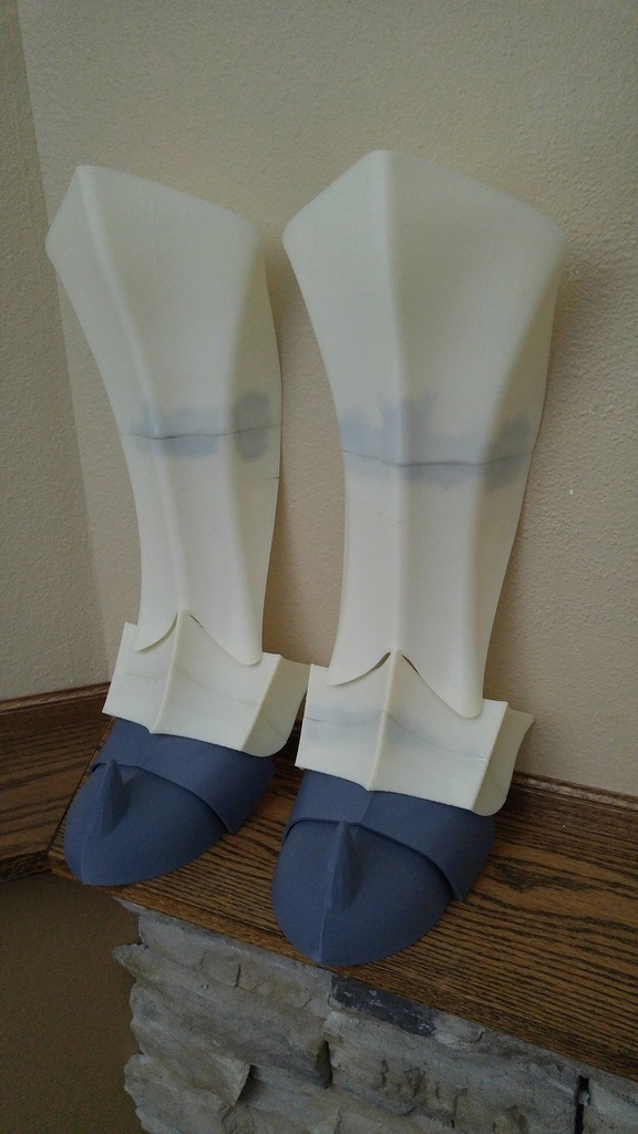 Free STL file Leg armor with horn on toe.・3D printer model to download ...