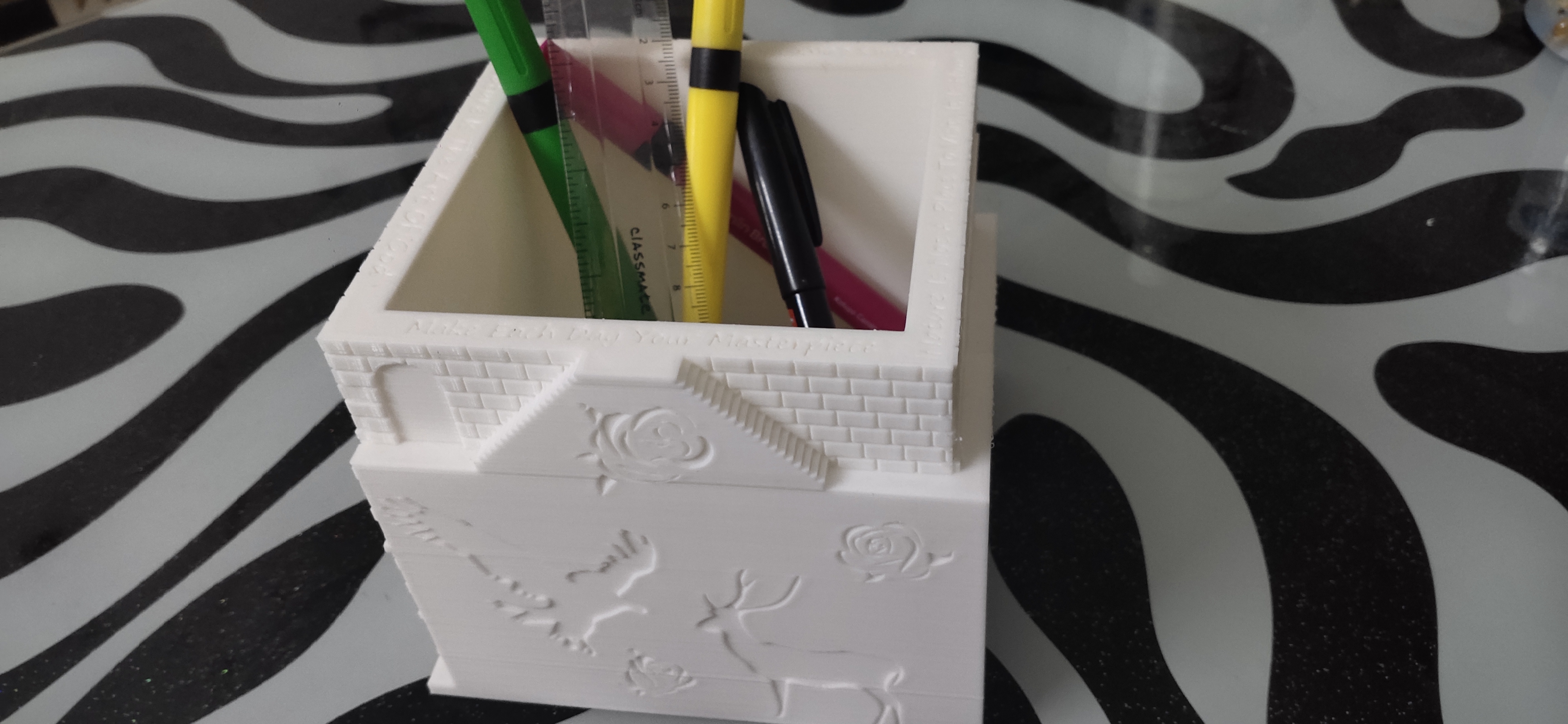 STL file Plant and desk pot 🌿・3D print design to download・Cults