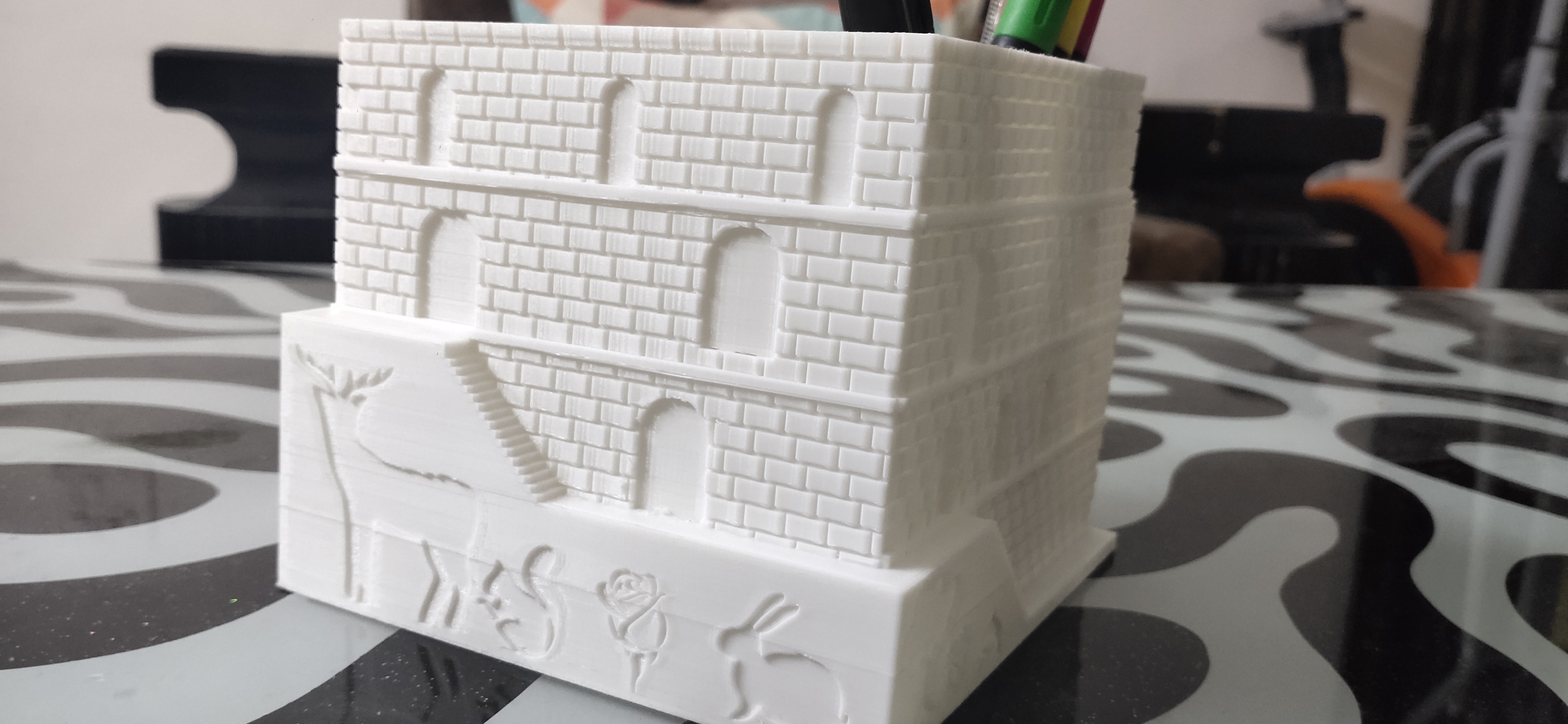 STL file Plant and desk pot 🌿・3D print design to download・Cults