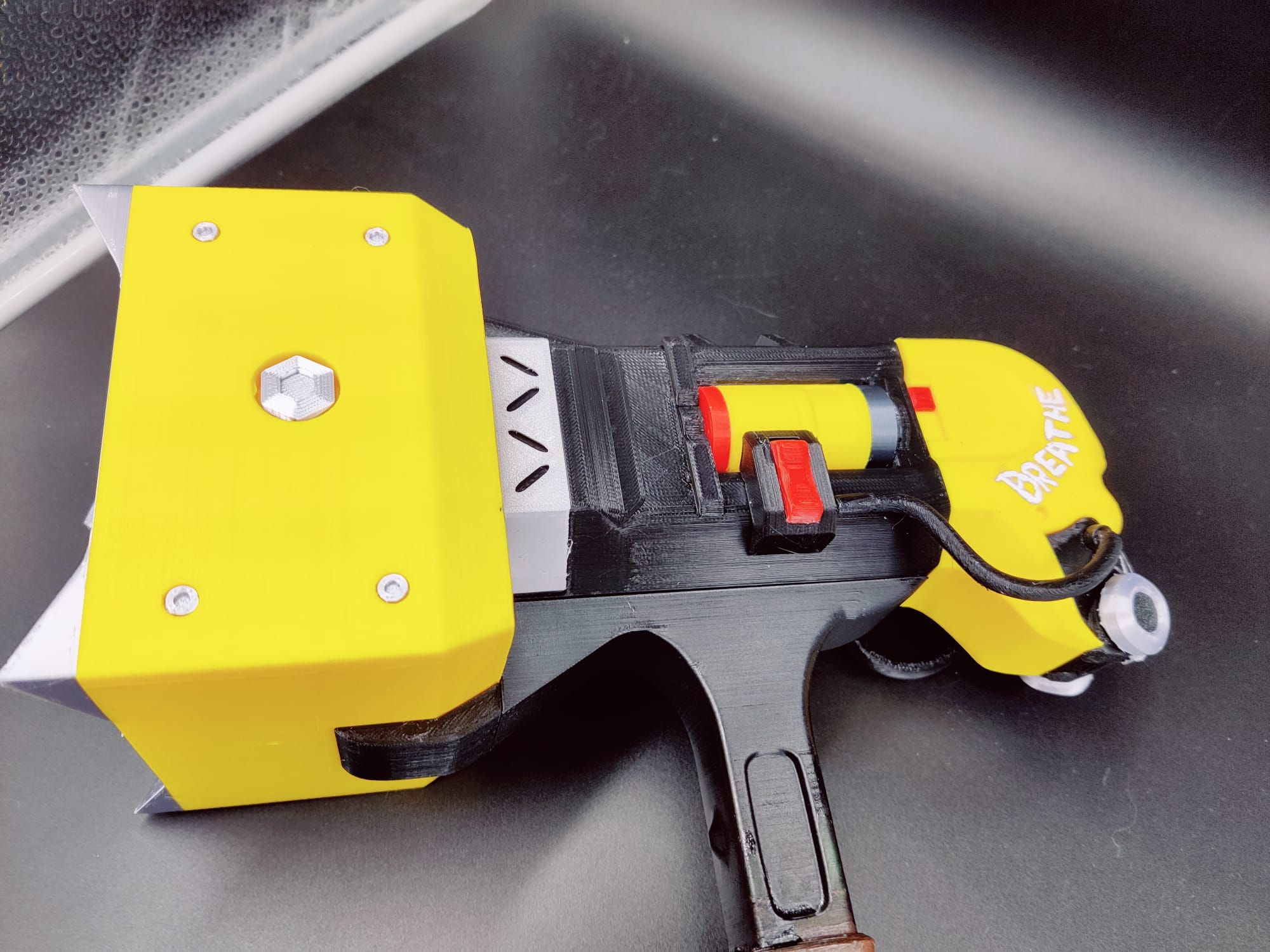 STL file Heirloom Apex Legends Caustic REALISTIC・3D printer model to ...