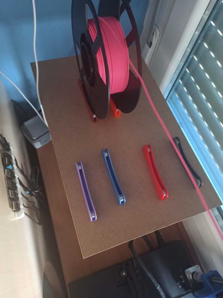 Archivo STL gratuito Soporte rollos filamento / Spool holder V2・Objeto ...