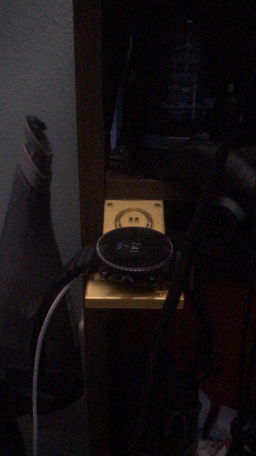 Free STL file Explorer watch charger ⌚・3D print model to download・Cults