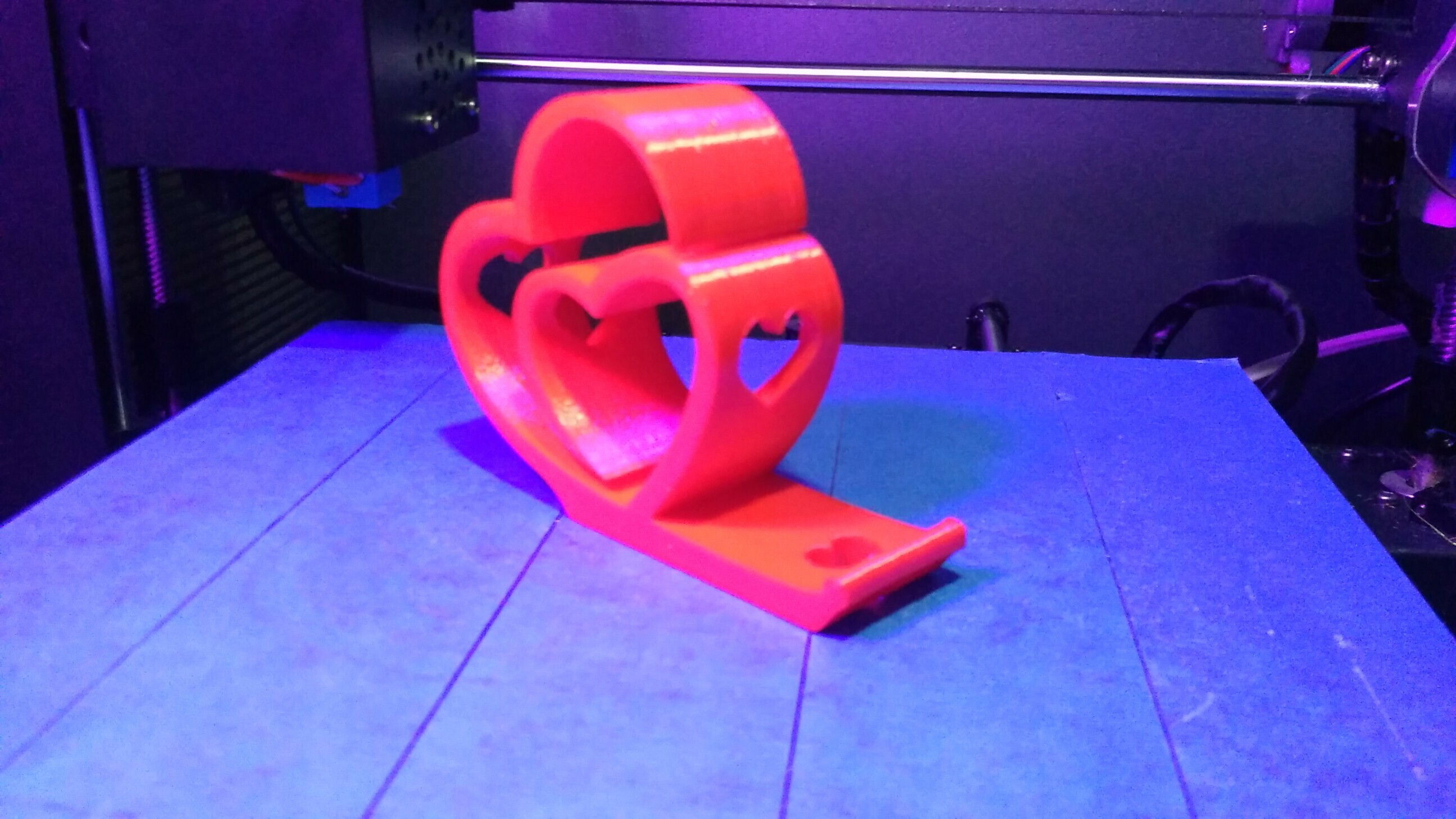 Файл STL Heart phone holder for 3D Printing. 💜・Модель 3D-принтера для ...