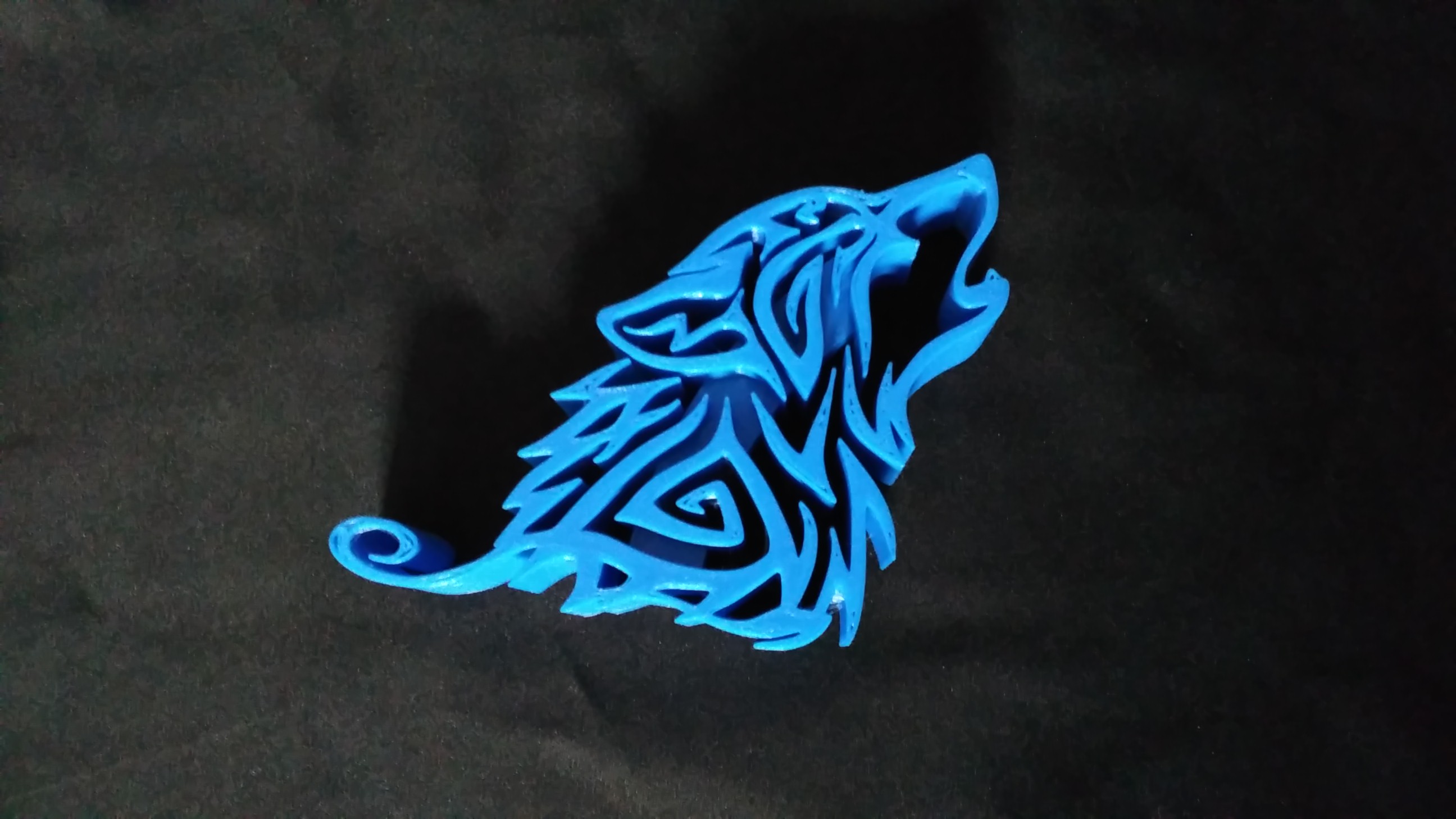 STL file WOLF PHONE HOLDER FOR 3D PRINTING・3D printable model to ...