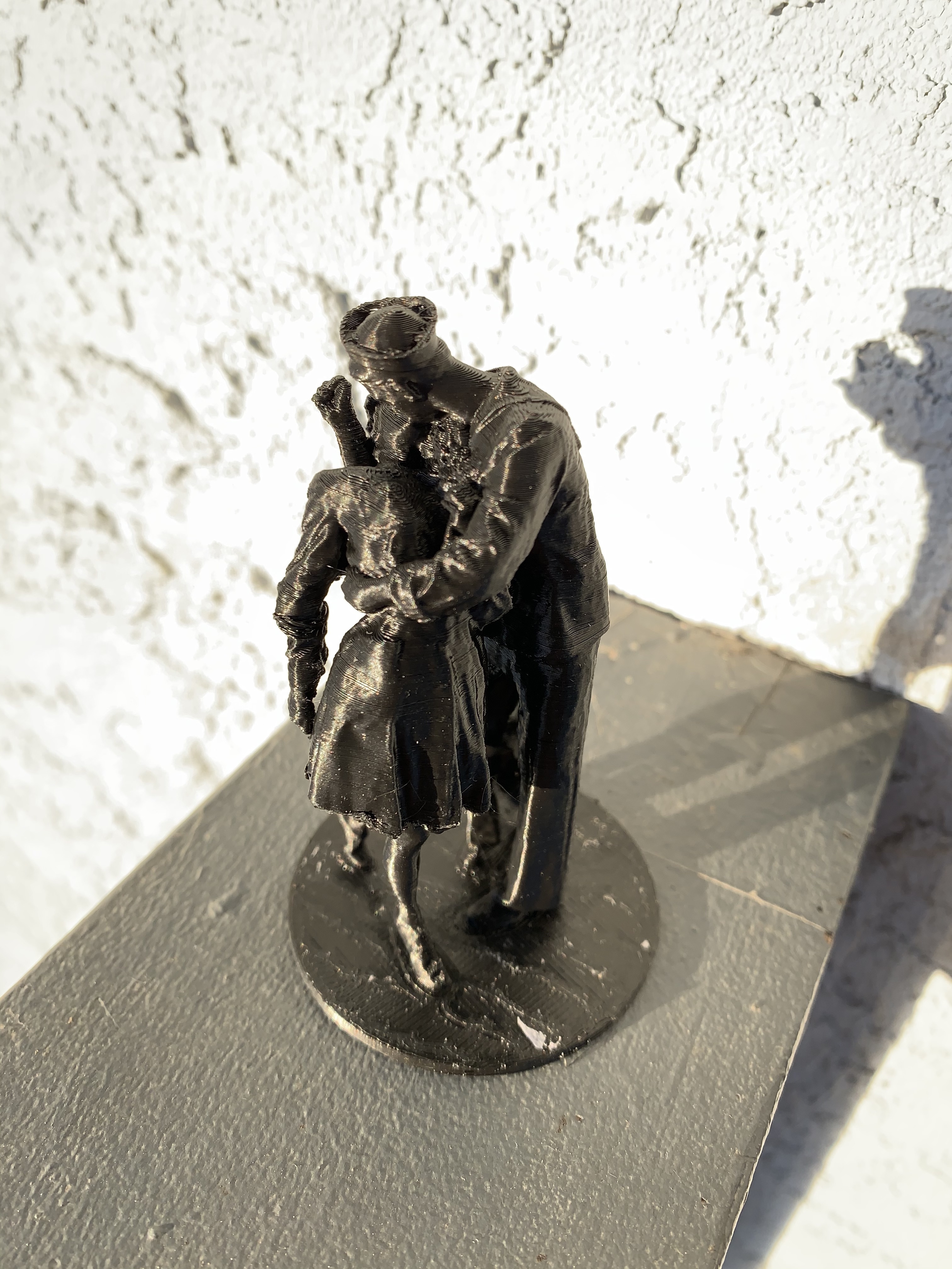 Free GCODE file Unconditional Surrender Kissing Statue・Model to ...