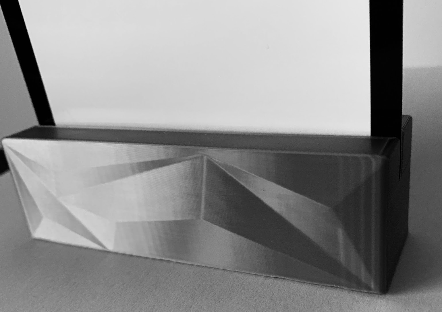 Free STL file Polygon Picture / Photo Stand・3D printable design to ...