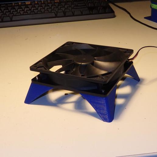 Download free STL file Legs for 120mm PC fan ・ Cults