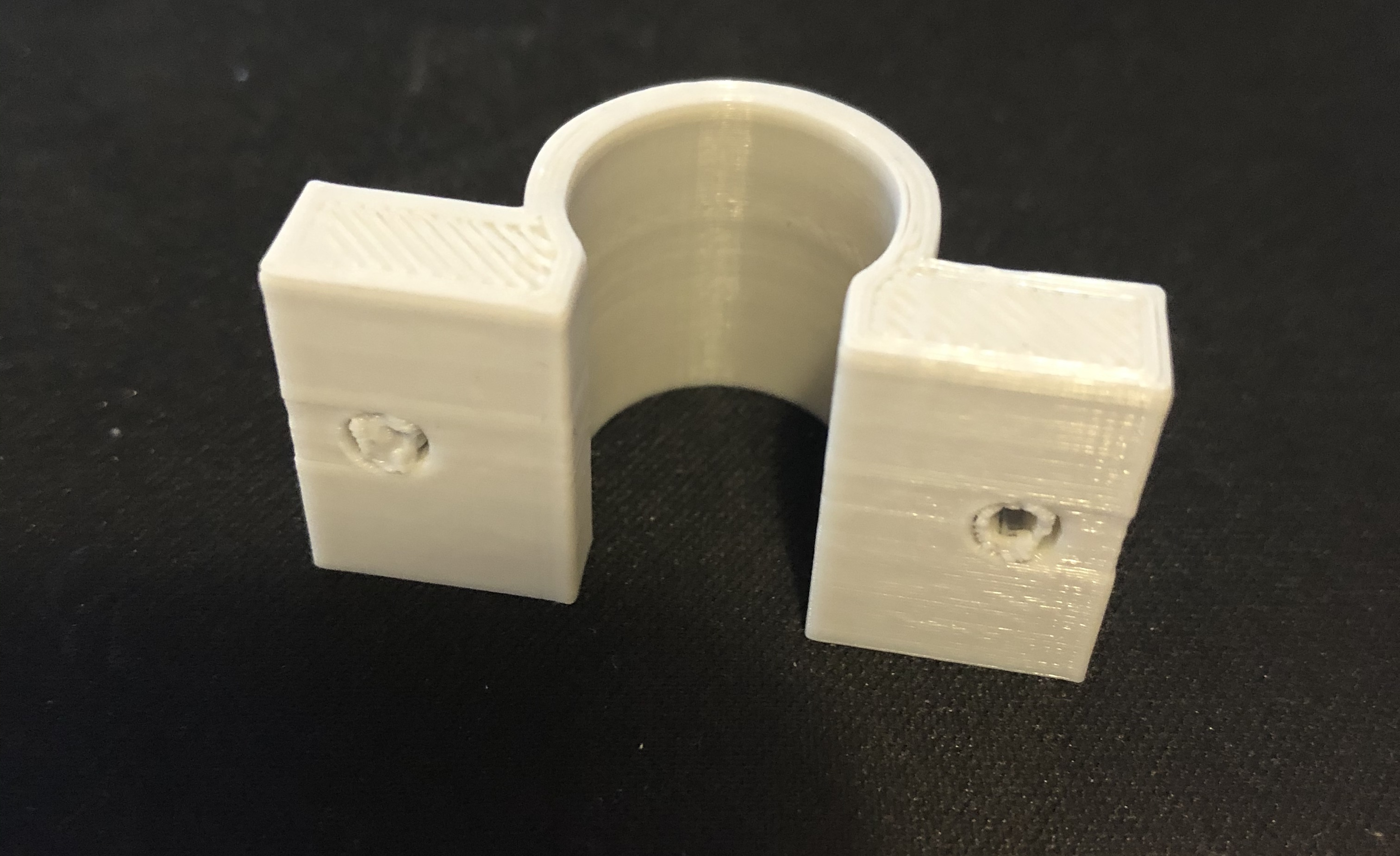 STL file 5/8" pipe clamp・3D printing idea to download・Cults