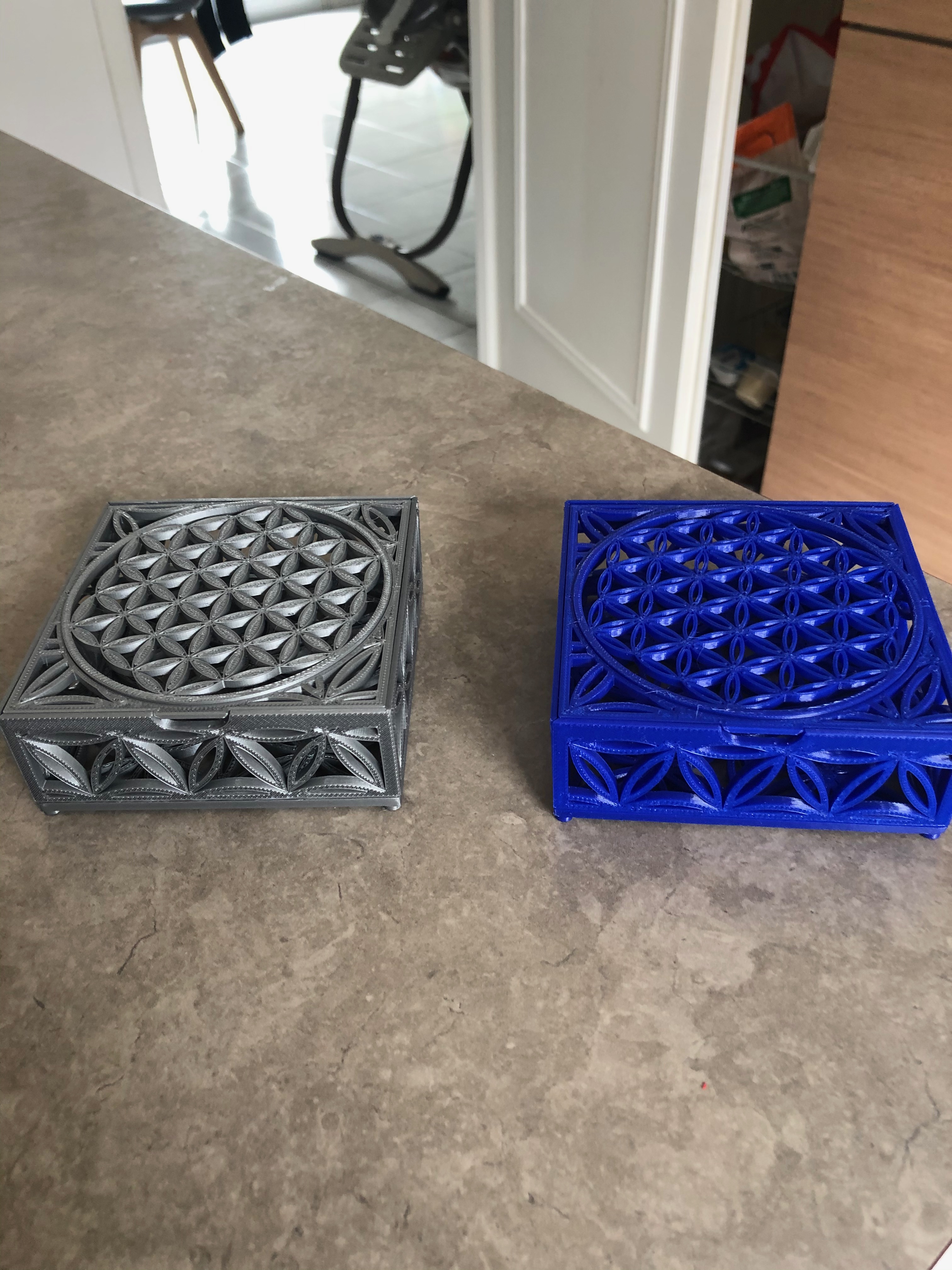 STL file JEWELRY BOX WITH FLOWER OF LIFE 📦・Model to download and 3D ...