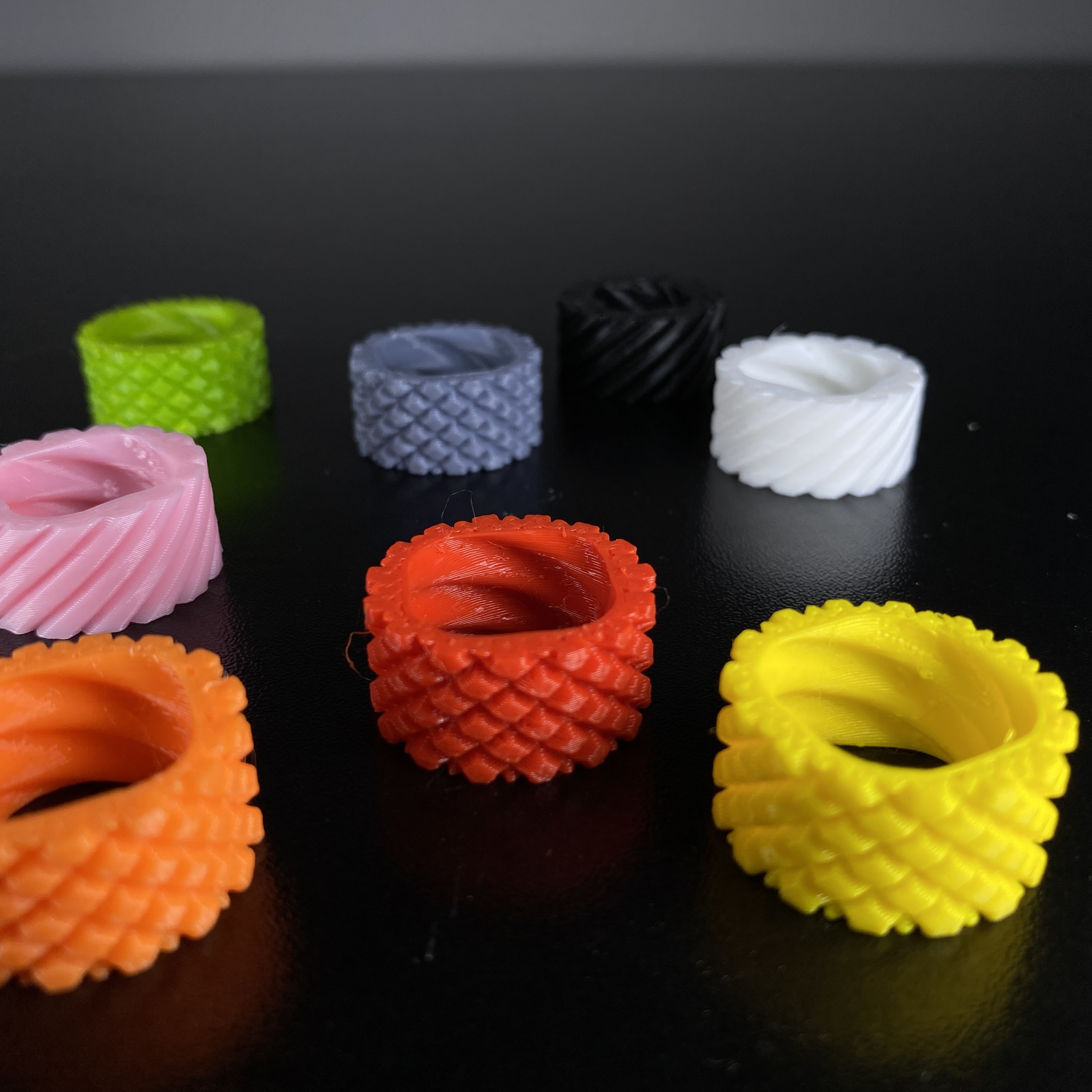 Free STL file Knurled Fidget Bolt Keychain 👌・3D printing idea to ...