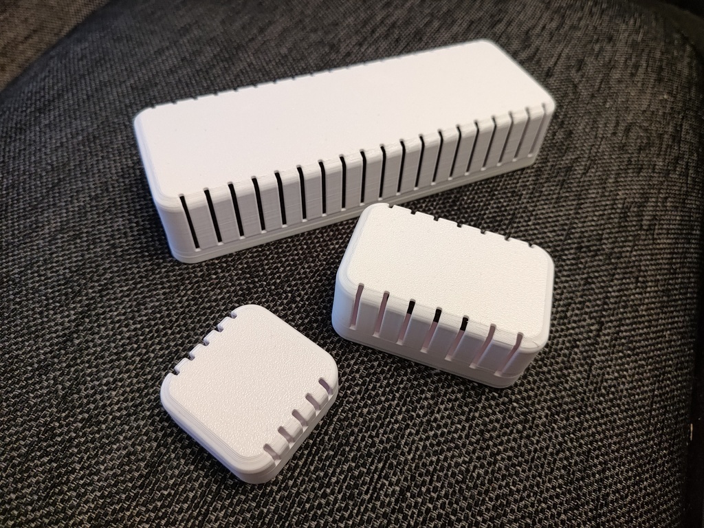 Fichier 3D gratuit Multi-size wall-mounted snap-fit-lid vented box for ...