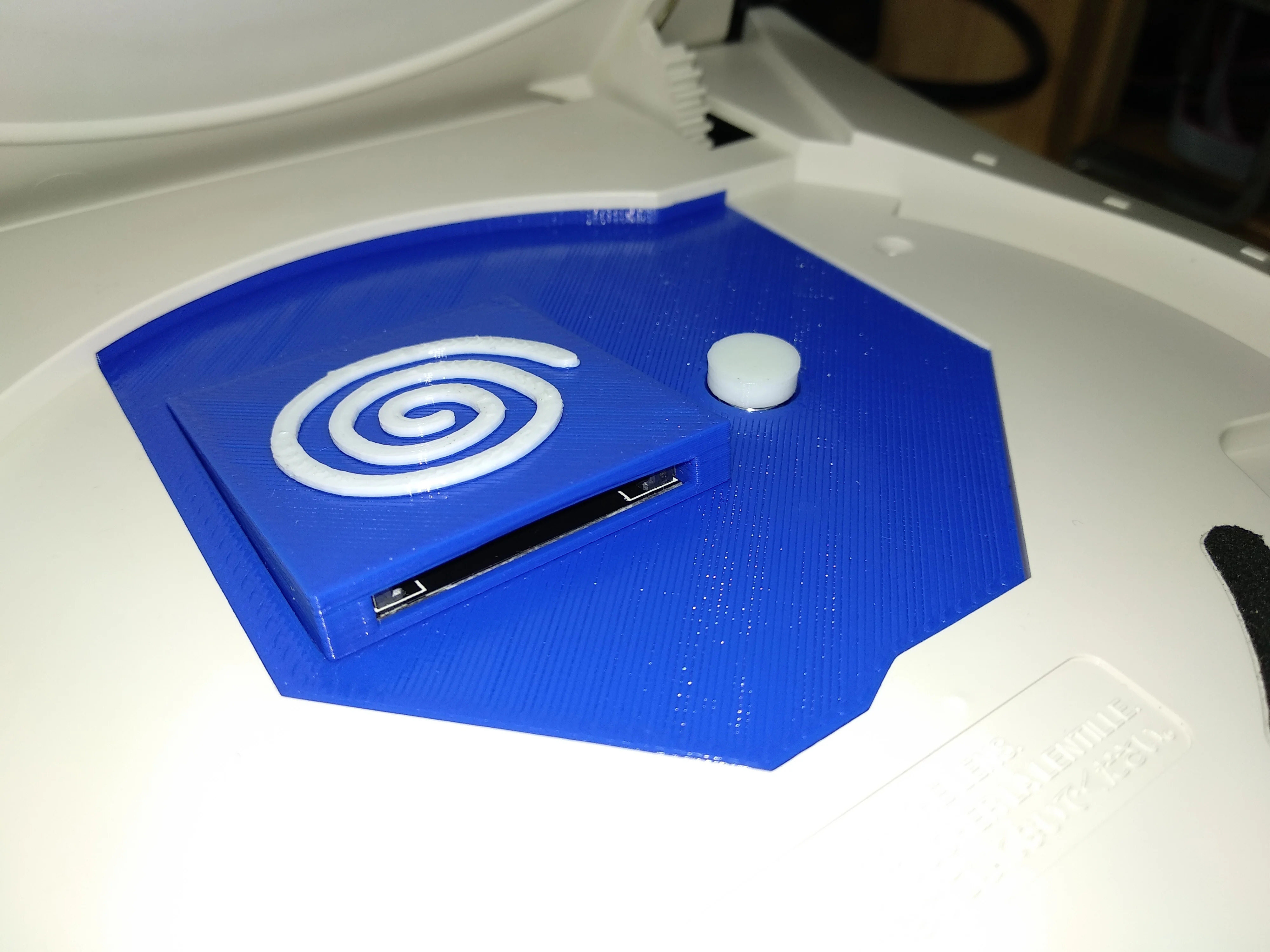 Free STL file Dreamcast GDEMU housing with integrated SD Reader and ...