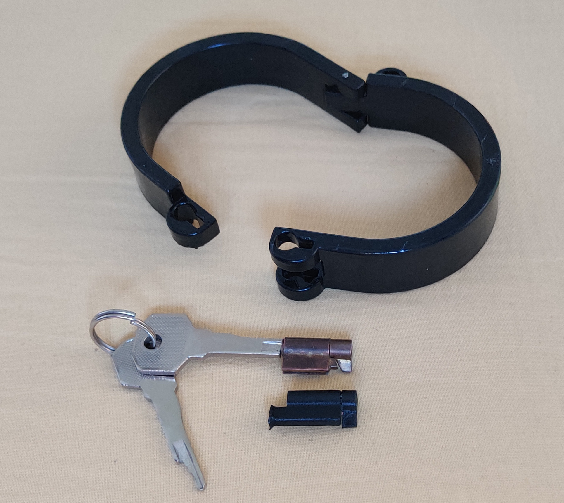 STL file Lockable Wrist Cuffs/Shackles for Him・3D printable design to ...