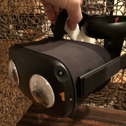 3D printer Oculus Quest stand with carrying handle for easy relocation ...