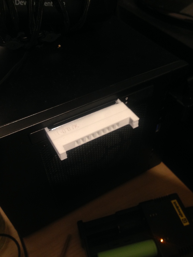 Free 3D file ssd hdd slide in tray 2.5"・3D printing idea to download・Cults
