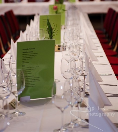 Free 3D file Simple & light page holder / menu holder / paper stand 📄 ...