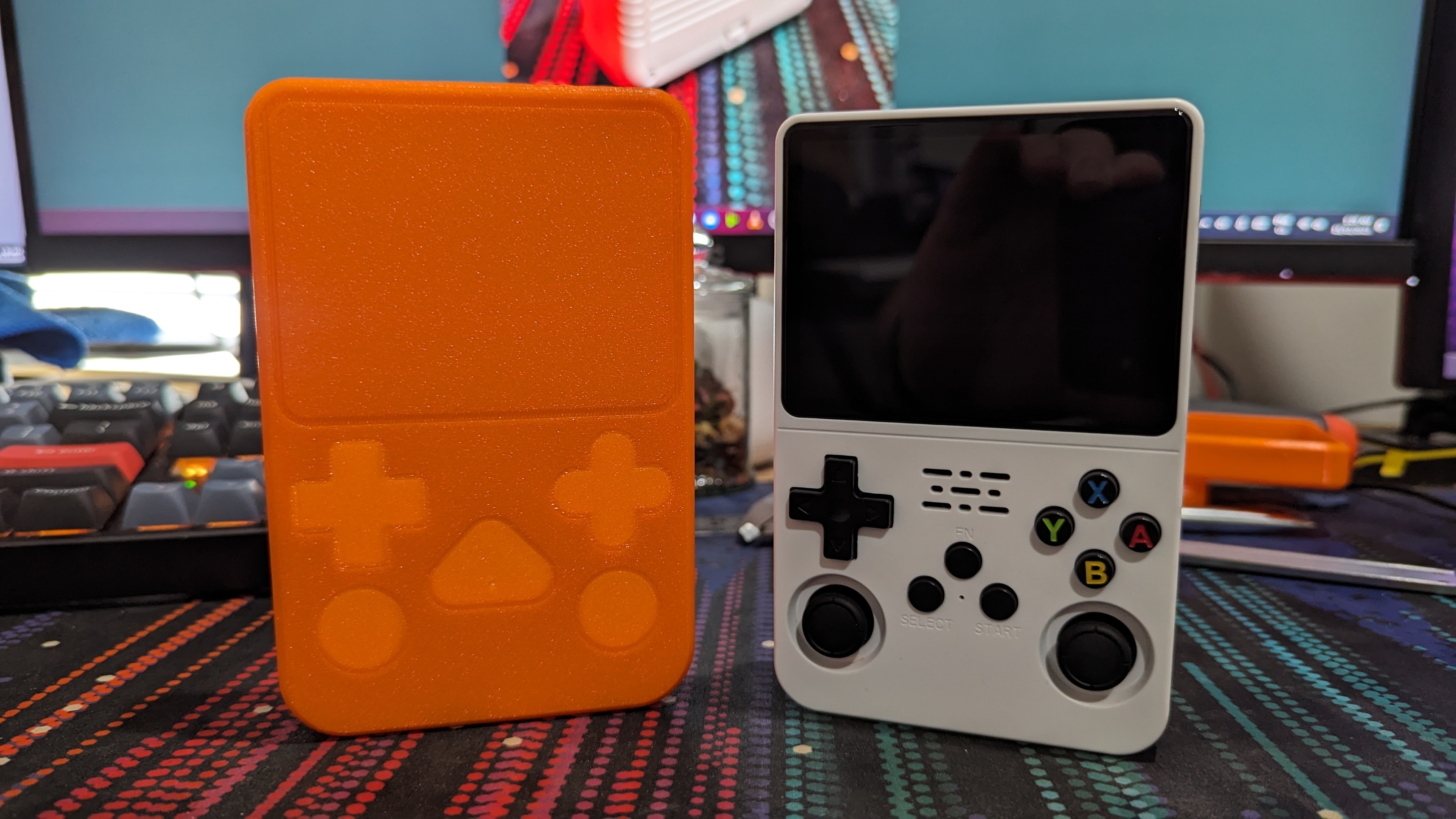 Free 3D file Datafrog R36S Retro Handheld TPU Case 👽・3D printer model ...