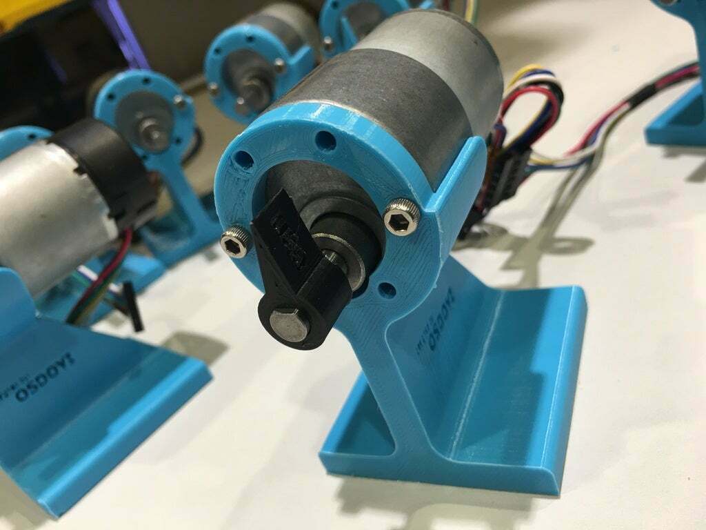 Archivo STL gratis Soporte de motor DC 👽・Plan de la impresora 3D para ...