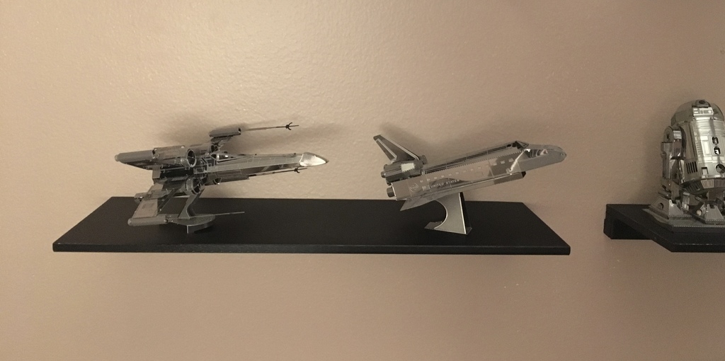 Free 3D file Display shelf for lightweight things (floating, French ...