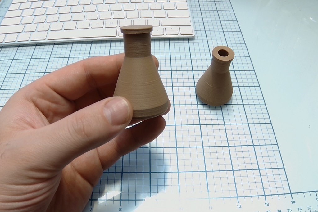 Archivo 3D gratis Mini Erlenmeyer Flask Botella y Tapón Roscado・Modelo ...