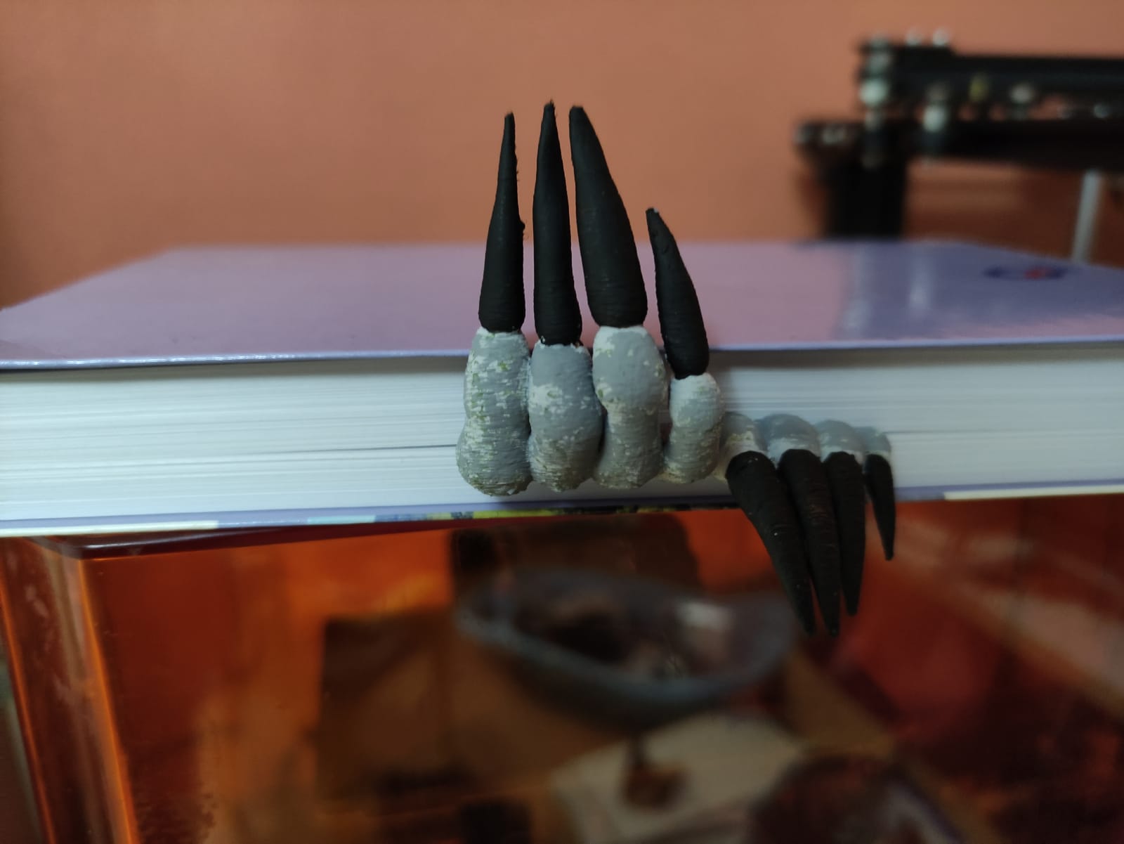 STL file Devil's hands hands bookmark (plus update)・3D print design to ...