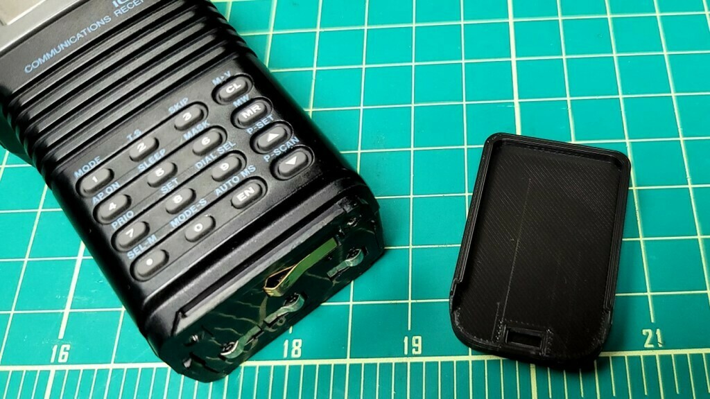 Free 3D file Icom BA-11 Bottom Cover for IC-R1, IC-2SAT (SET), IC-3SAT ...