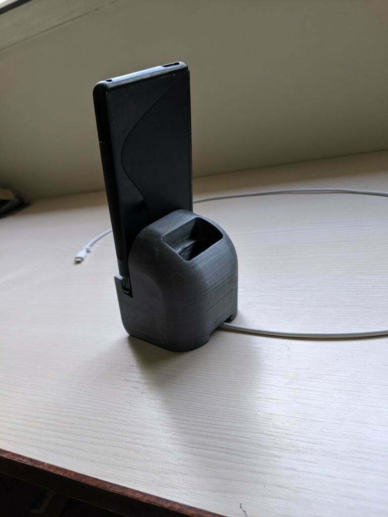 Free STL file Round Phone Dock 📞・Model to download and 3D print・Cults