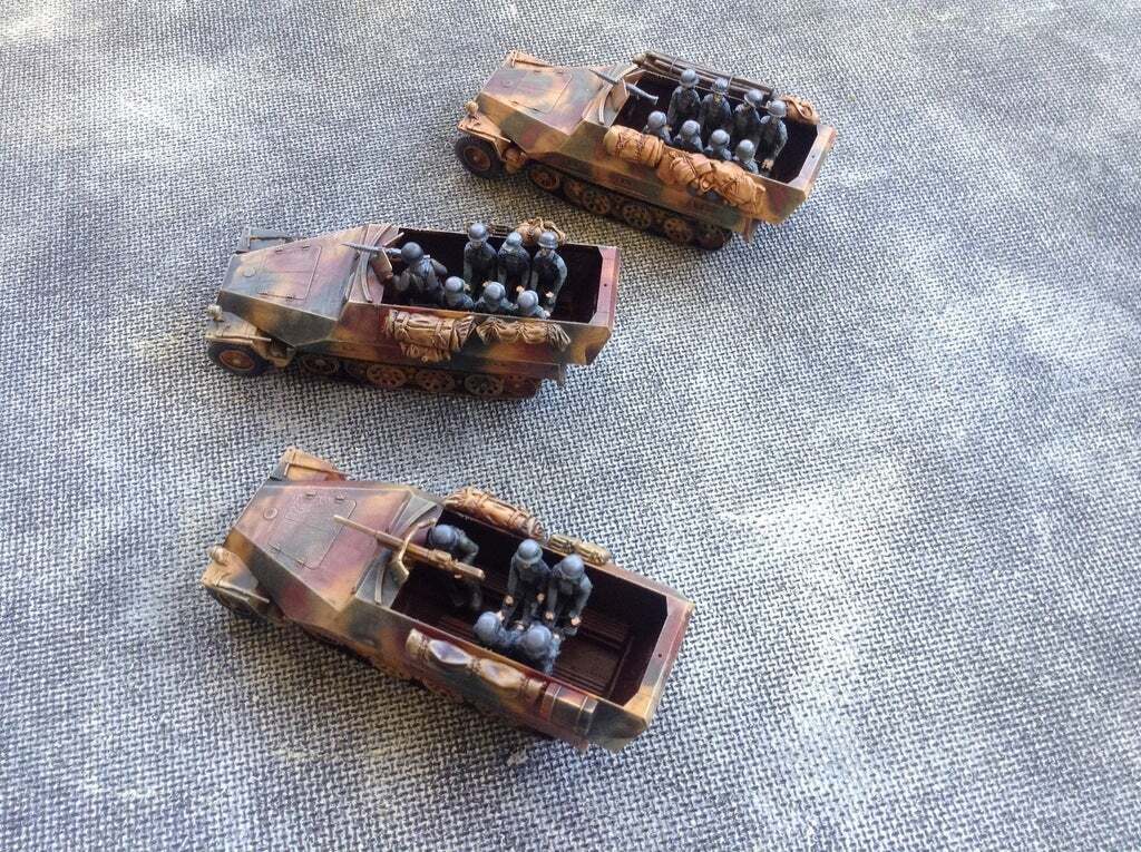 Free STL file Seated Halftrack Crew・Model to download and 3D print・Cults