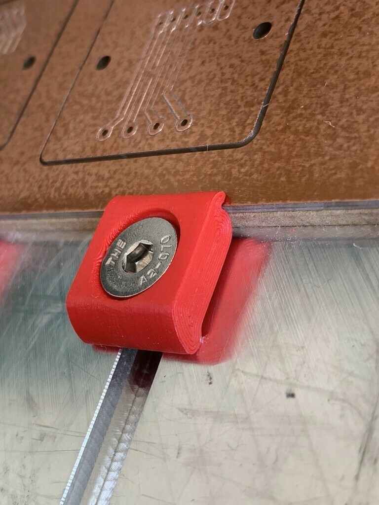 Free 3D file Low profile clamps for PCB milling on 3mm sacrificial ...
