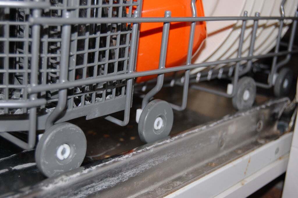 Free STL file Dishwasher wheel clips・3D printing design to download・Cults