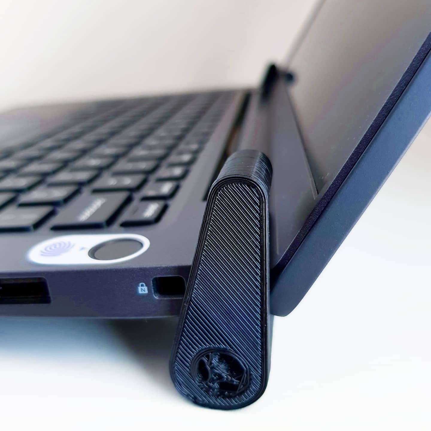 STL file Laptop Stand Hooks・3D printable model to download・Cults