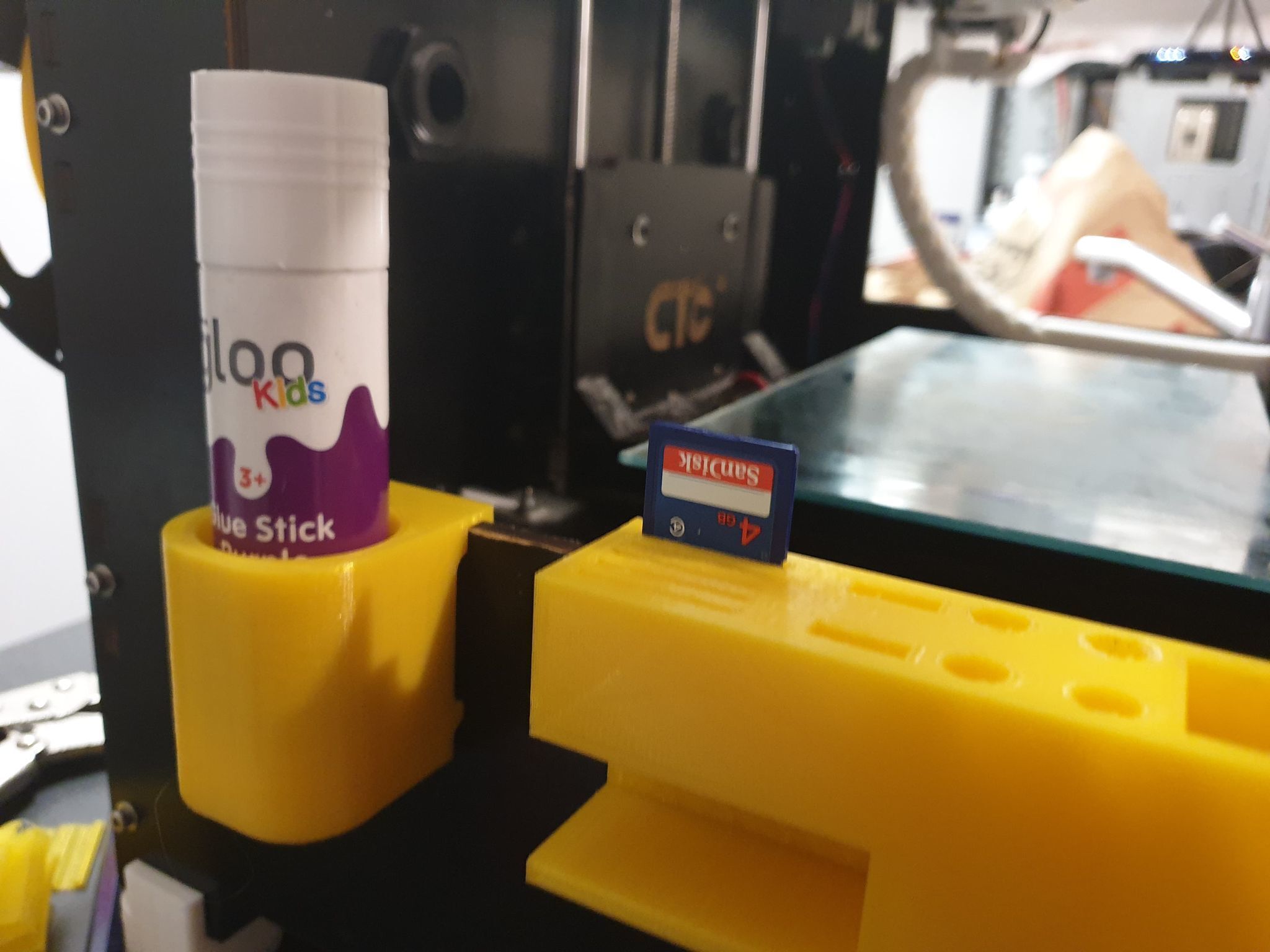 Free STL file CTC Replicator Gluestick Holder (& Makerbot Clone)・3D ...