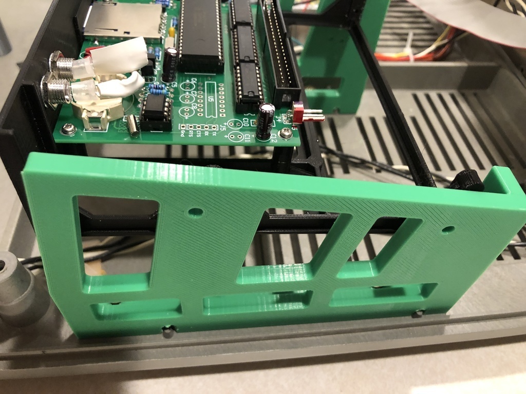 Free 3D file TRS-80 Model 3 Floppy Drive Bay (for diskless models) 💾・3D ...